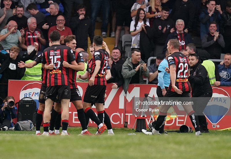 Bohemians keep title race alive with impressive win over Shamrock ...